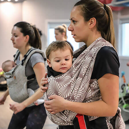 Mise en forme en portage⎮Cours en groupe Postnatal⎮Studio Moov Boisbriand